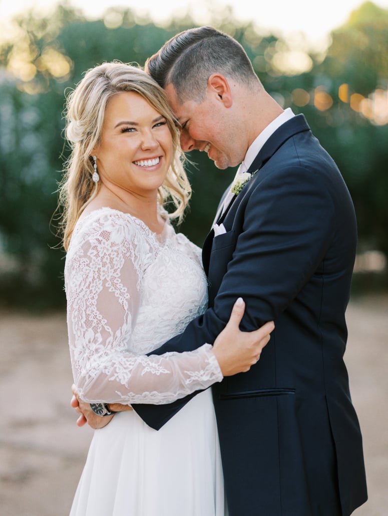 Love in Arizona Sun: Kelli & James' Fall Wedding at Lindsay Grove